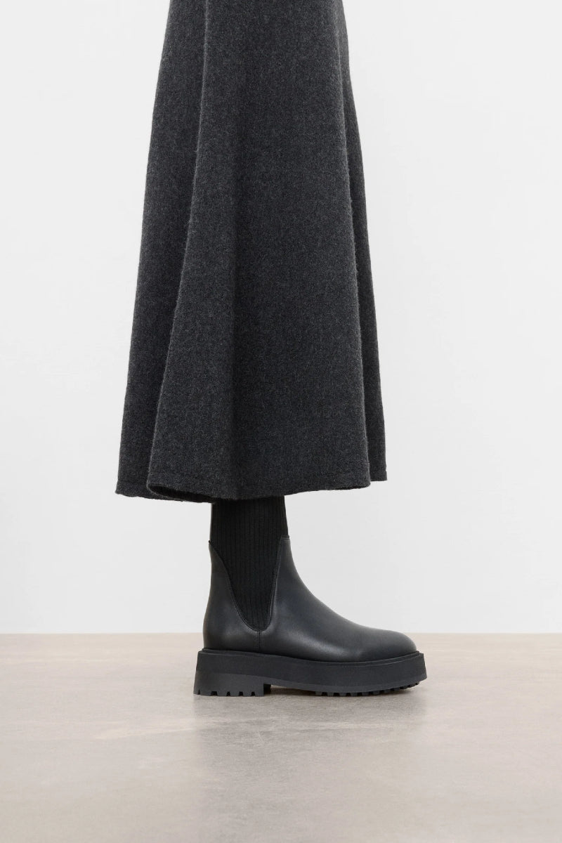 Flattered Aurora - Leather Black – INCH"